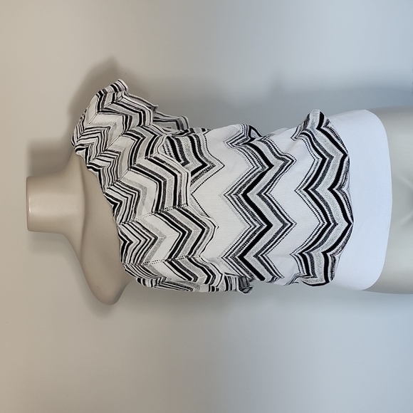 White House Black Market | Tops | Whbm One Shoulder Chevron Print Top ...